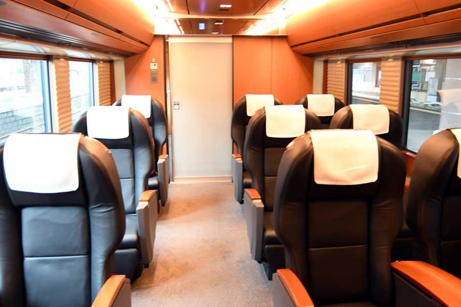 お召し列車としても有名 「E655系」はなぜ多客期の臨時列車として運転されないのか？ | Merkmal（メルクマール）