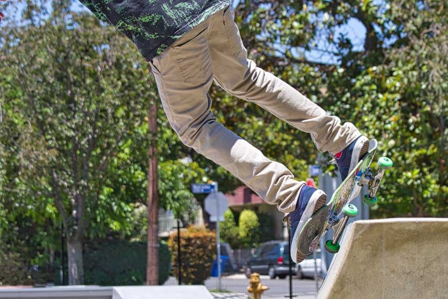 世界に広がるスケボー熱！ その歴史は、遊びのための「移動手段」として始まった | Merkmal（メルクマール） - (2)