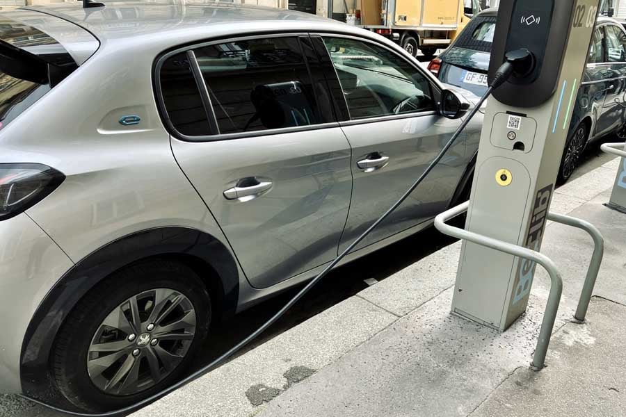 念願のEV購入！ 女性が男性より「航続距離」を気にする、身もフタもない理由とは | Merkmal（メルクマール） - (2)