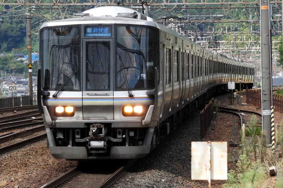 JR西日本新快速の素晴らしさを語りたいのに「やばい！」しかでてこない【リレー連載】偏愛の小部屋（17） | Merkmal（メルクマール） - (5)