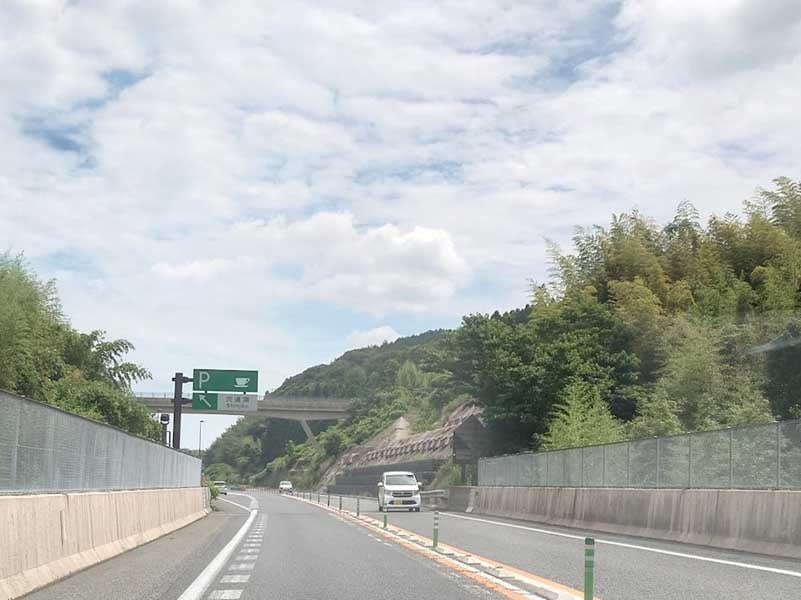 高速道路「暫定2車線」はなぜ改善されない？ いまだ「20%」も残存！ 地方を貧困化？ 格差を生む意外な仕組みとは | Merkmal（メルクマール） - (2)