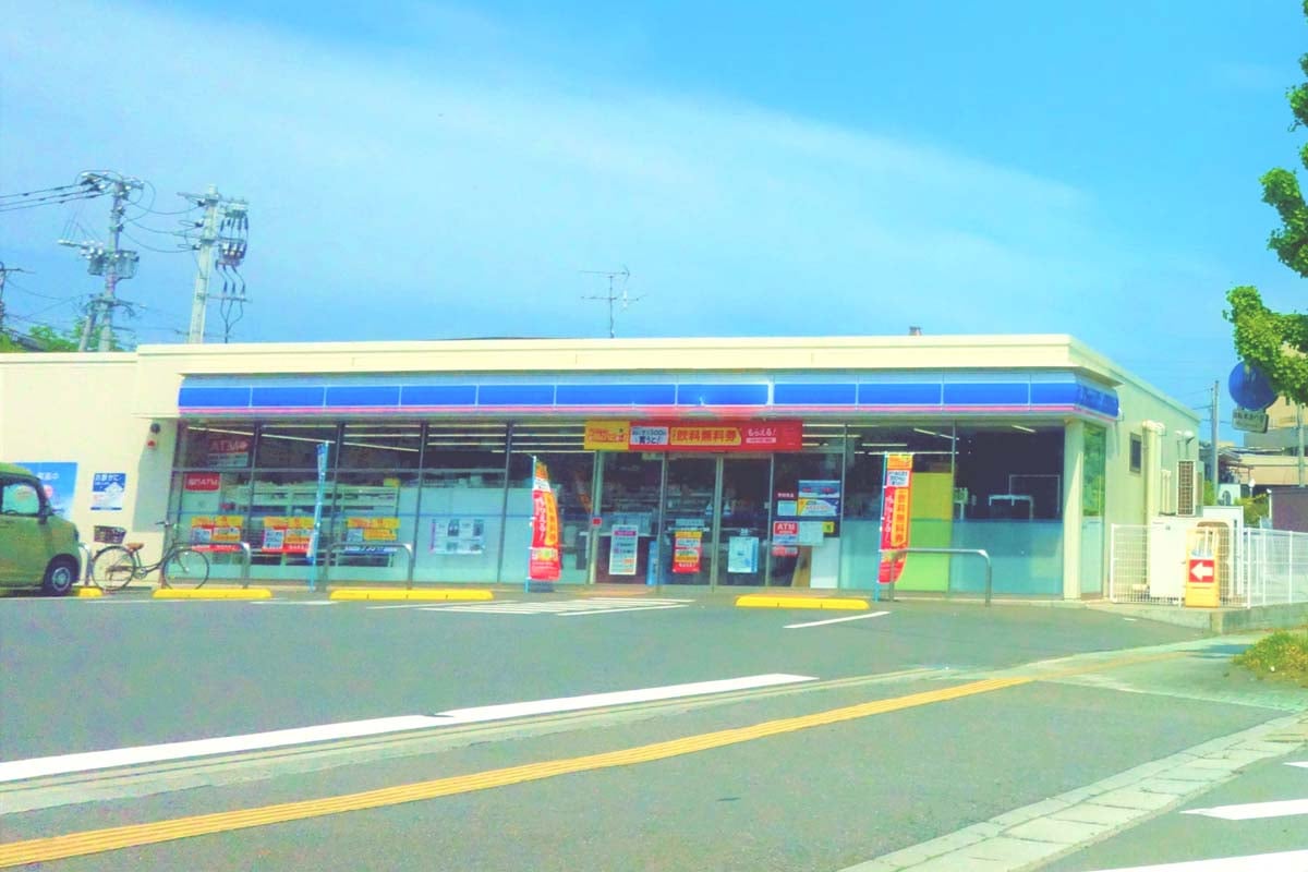 ローソン駐車場で車中泊――「1泊3000円」は高いか安いか？ 治安・月商・現場負担の“三重苦”をどう越えるか | Merkmal（メルクマール） - (2)