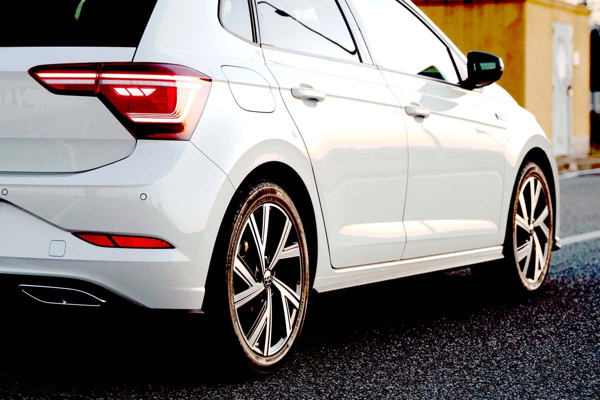 私たちはなぜ「運転」に甘く、タバコに厳しいのか？ 「車は特別」という大勘違い！ 優遇バイアスを考える | Merkmal（メルクマール）