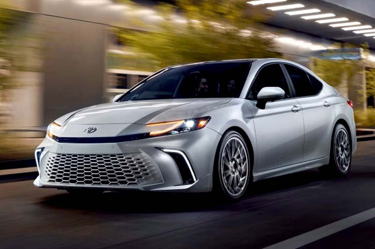 トヨタ「逆輸入」に現実味――大本命はカムリ？ 関税15%で揺れる国内セダン市場とは | Merkmal（メルクマール）